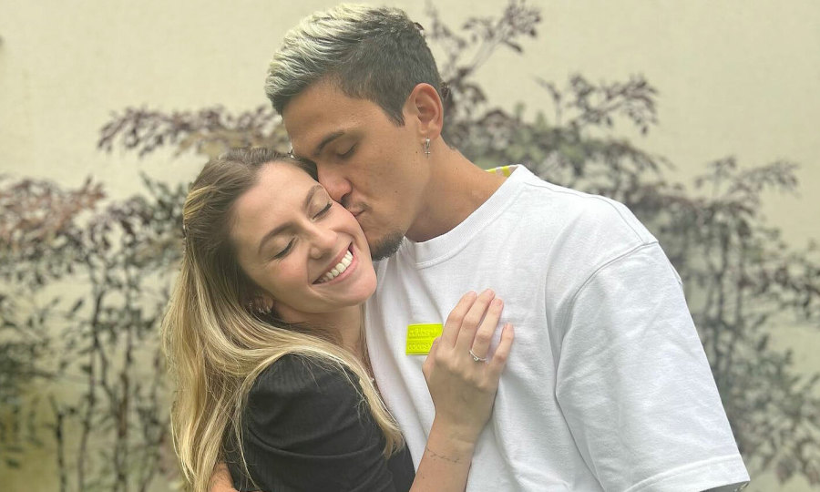 Chân dung Fernanda Nogueira cô bạn gái may mắn được cầu hôn trước khi ...