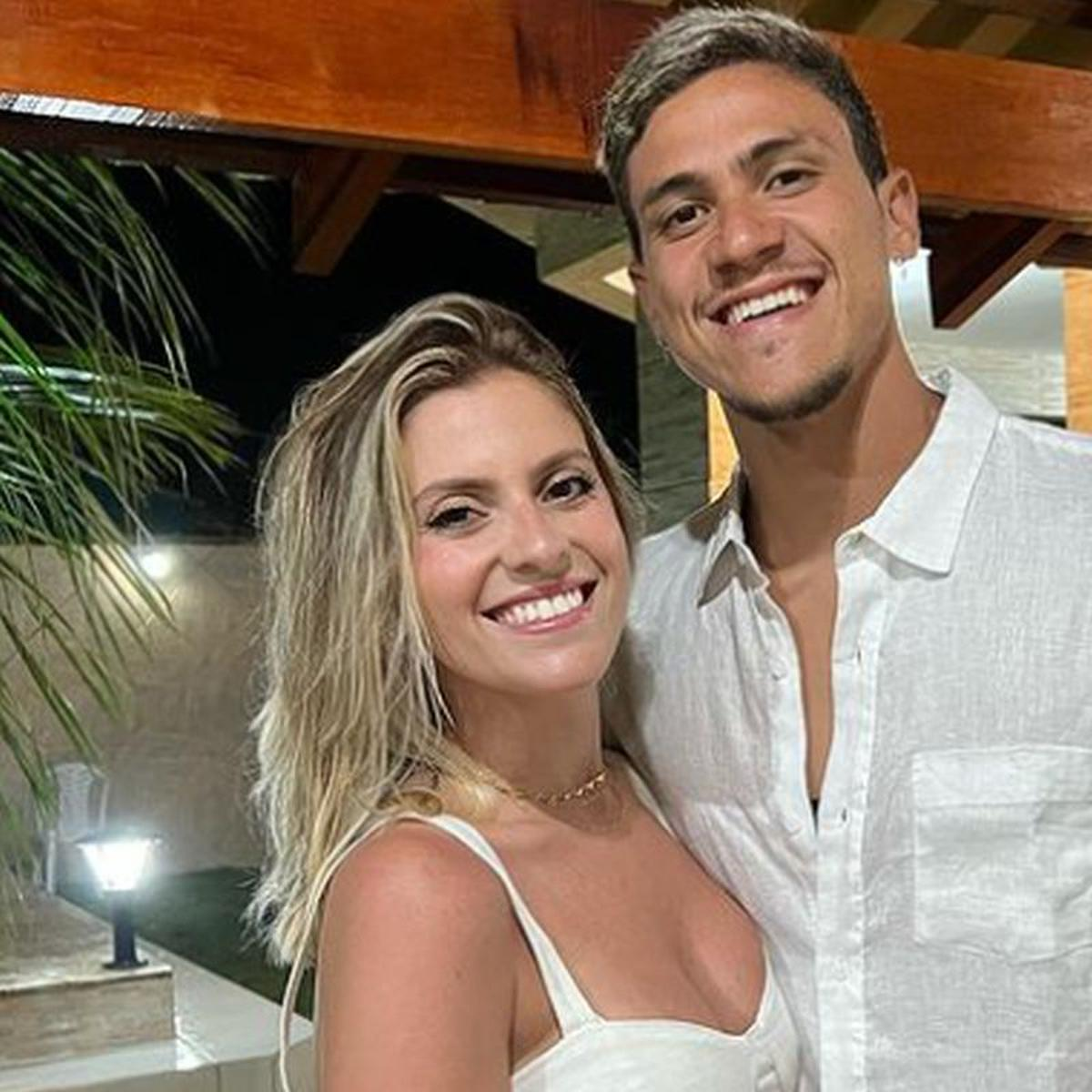 Chân dung Fernanda Nogueira cô bạn gái may mắn được cầu hôn trước khi ...