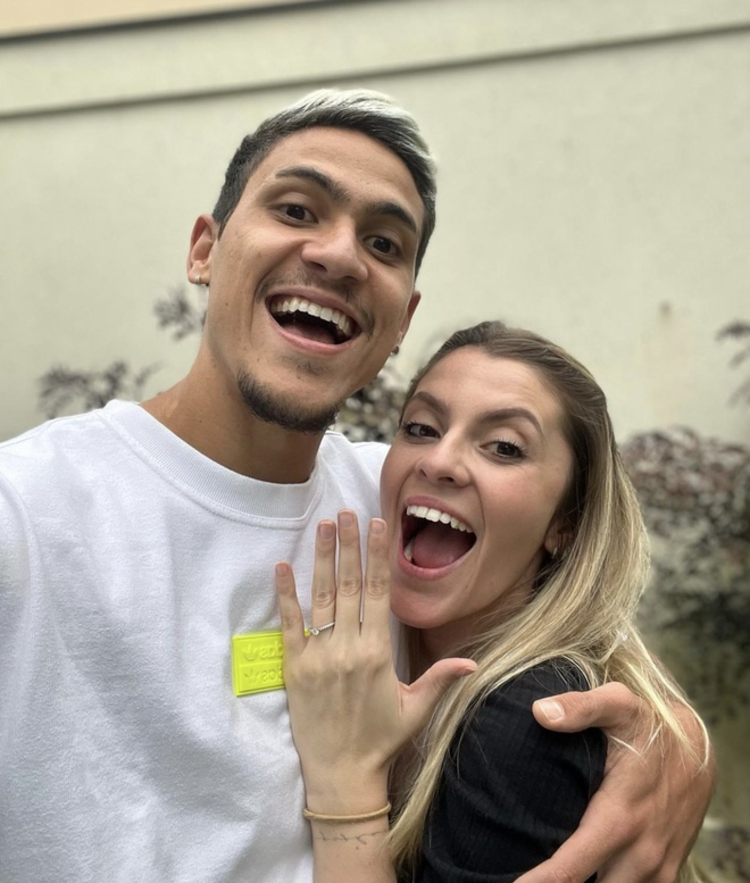 Chân dung Fernanda Nogueira cô bạn gái may mắn được cầu hôn trước khi ...