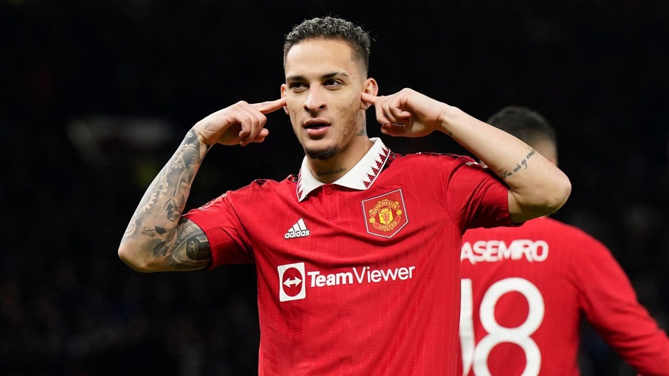 Antony là bản hợp đồng không mấy suôn sẻ với MU