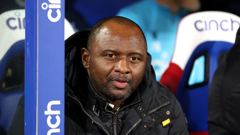 Patrick Vieira bị CLB chấm dứt hợp đồng