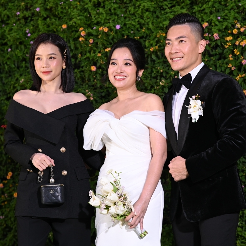 Hotgirl Sam chọn trang phục đơn giản mà vẫn rất sang trọng